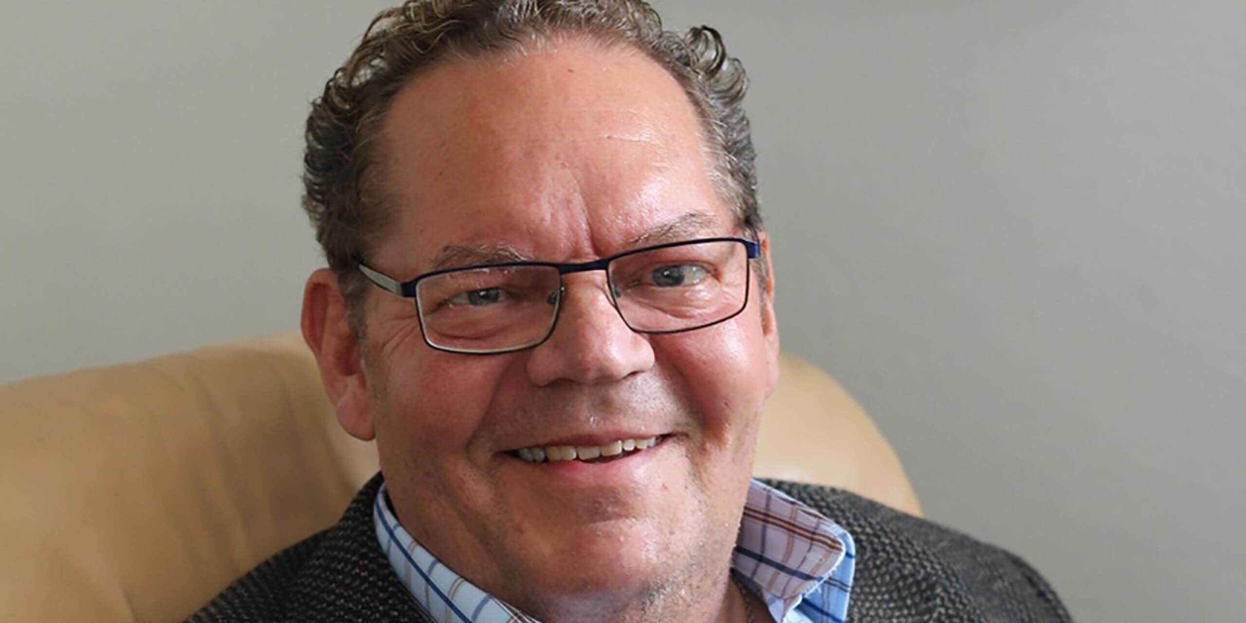 Finn debuterer med ny roman på trods af synshandicap - Dansk Blindesamfund