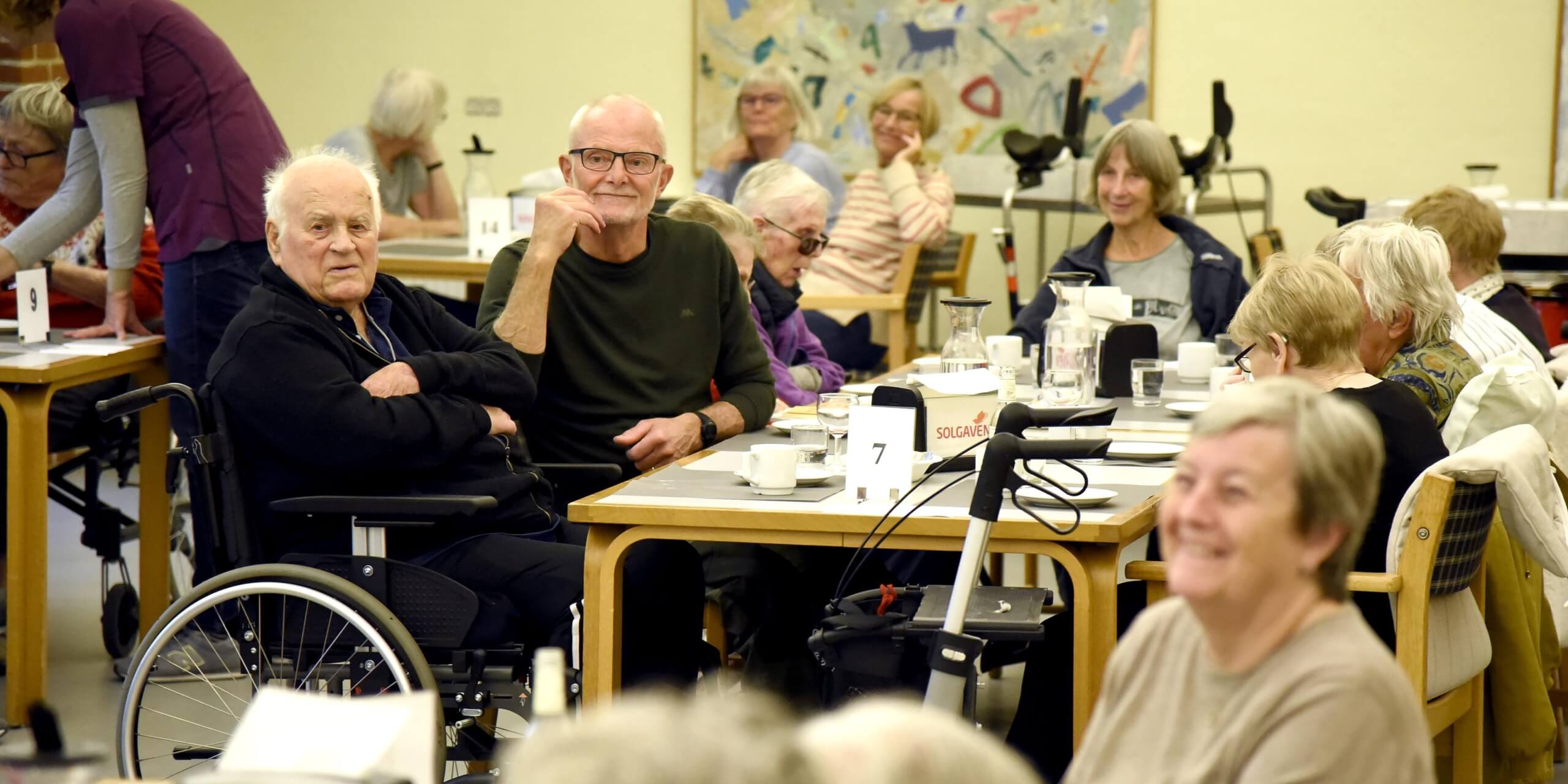 Samvær og fællessang på plejehjemmet Solgaven - Dansk Blindesamfund
