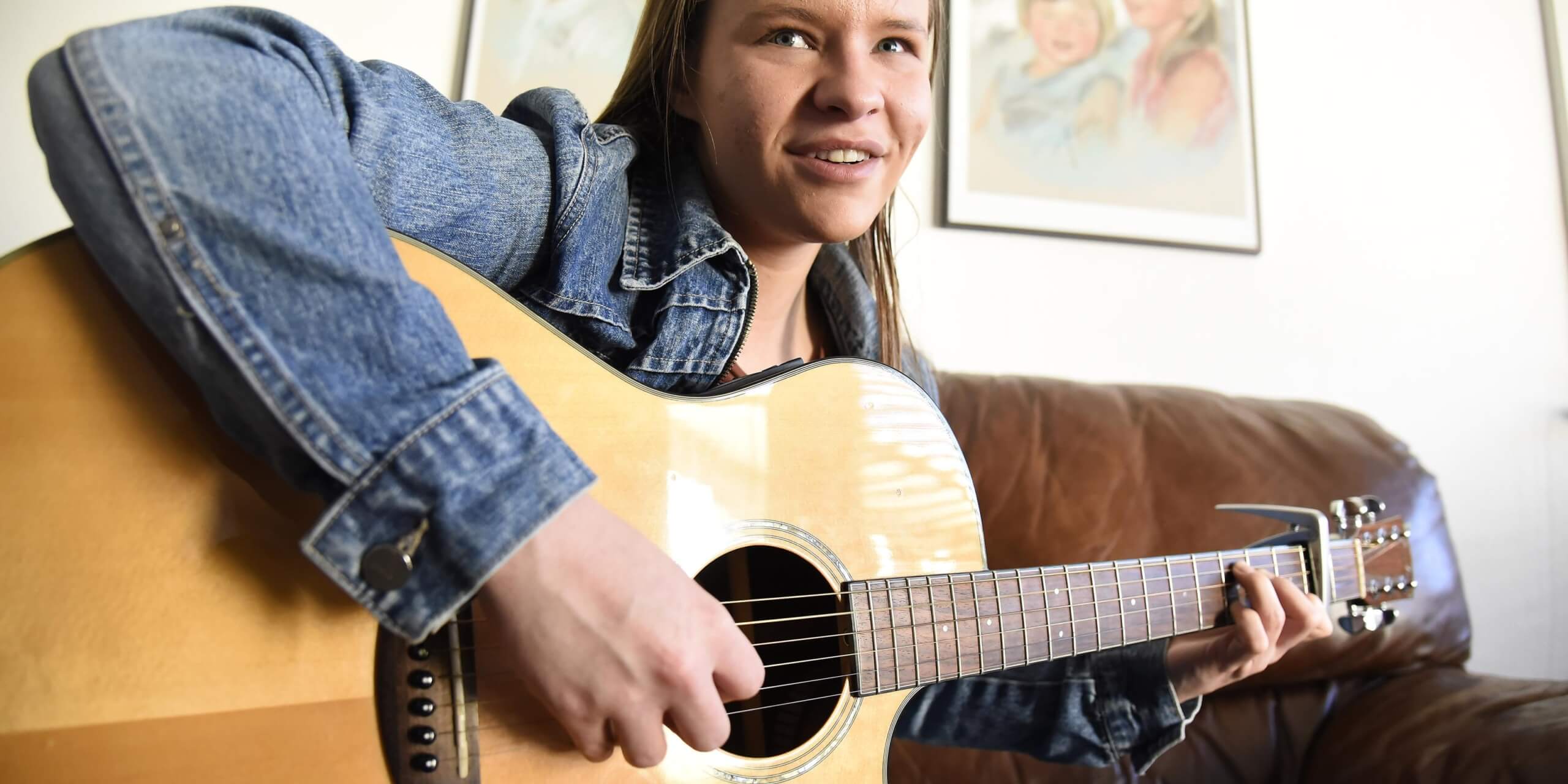 Maria-Louise lever for musikken - Dansk Blindesamfund